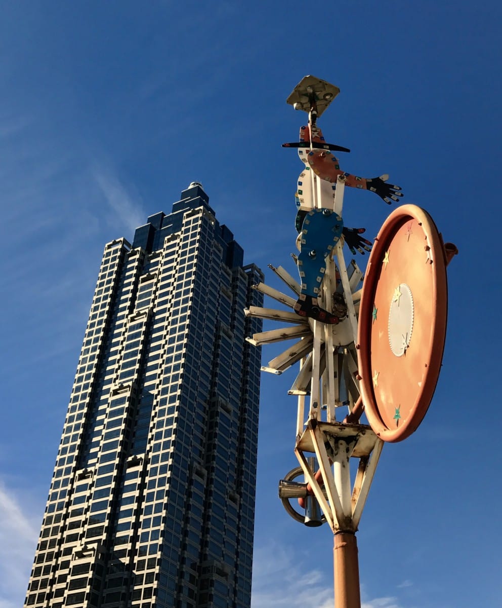 Towering over by Kelly Jordan - SaportaReport